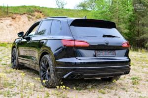 Black Volkswagen Touareg 2022 in Kretinga, with an engine capacity of 3.00 L and mileage of 129 thousand km for 43500 €, photo 9 on AUTOMOTO.COM.LV