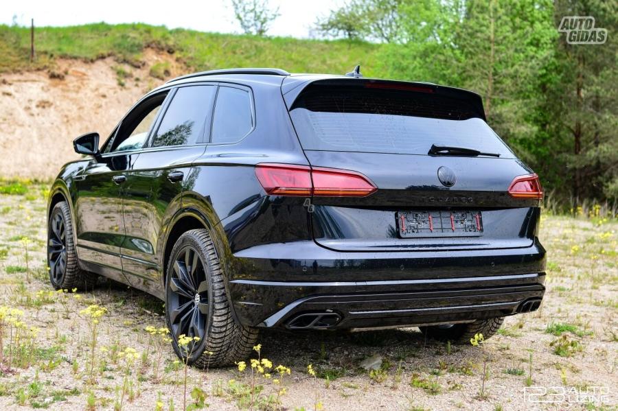 Black Volkswagen Touareg 2022 in Kretinga, with an engine capacity of 3.00 L and mileage of 129 thousand km for 43500 €, photo 9 on AUTOMOTO.COM.LV