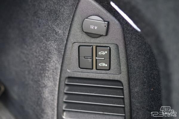 Black Volkswagen Touareg 2022 in Kretinga, with an engine capacity of 3.00 L and mileage of 129 thousand km for 43500 €, photo 10 on AUTOMOTO.COM.LV