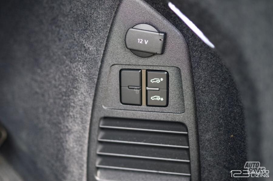 Black Volkswagen Touareg 2022 in Kretinga, with an engine capacity of 3.00 L and mileage of 129 thousand km for 43500 €, photo 11 on AUTOMOTO.COM.LV