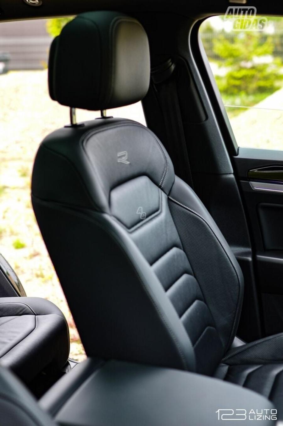 Black Volkswagen Touareg 2022 in Kretinga, with an engine capacity of 3.00 L and mileage of 129 thousand km for 43500 €, photo 22 on AUTOMOTO.COM.LV