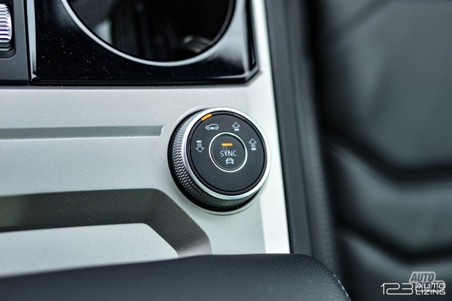 Black Volkswagen Touareg 2022 in Kretinga, with an engine capacity of 3.00 L and mileage of 129 thousand km for 43500 €, photo 30 on AUTOMOTO.COM.LV