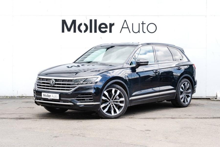 Black Volkswagen Touareg 2022 in Riga, with an engine capacity of 3.00 L and mileage of 107 thousand km for 44900 €, photo 1 on AUTOMOTO.COM.LV