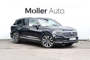 Black Volkswagen Touareg 2022 in Riga, with an engine capacity of 3.00 L and mileage of 107 thousand km for 44900 €, photo 3 on AUTOMOTO.COM.LV