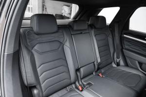 Black Volkswagen Touareg 2022 in Riga, with an engine capacity of 3.00 L and mileage of 107 thousand km for 44900 €, photo 11 on AUTOMOTO.COM.LV
