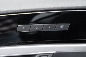 Black Volkswagen Touareg 2022 in Riga, with an engine capacity of 3.00 L and mileage of 107 thousand km for 44900 €, photo 16 on AUTOMOTO.COM.LV