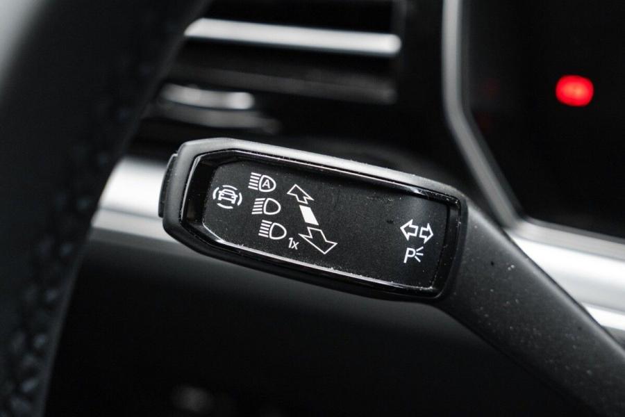 Black Volkswagen Touareg 2022 in Riga, with an engine capacity of 3.00 L and mileage of 107 thousand km for 44900 €, photo 19 on AUTOMOTO.COM.LV