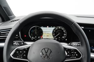 Black Volkswagen Touareg 2022 in Riga, with an engine capacity of 3.00 L and mileage of 107 thousand km for 44900 €, photo 24 on AUTOMOTO.COM.LV