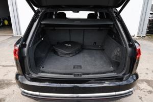 Black Volkswagen Touareg 2022 in Riga, with an engine capacity of 3.00 L and mileage of 107 thousand km for 44900 €, photo 34 on AUTOMOTO.COM.LV