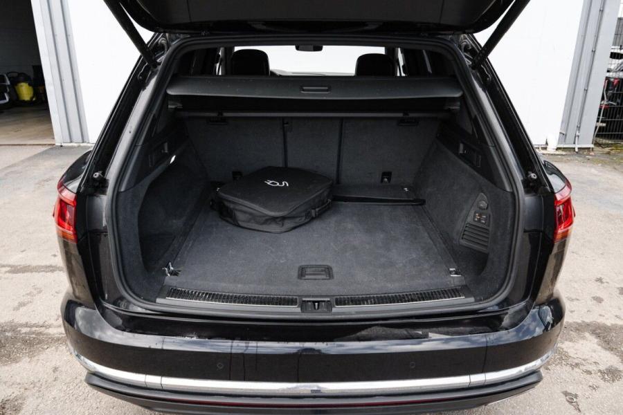 Black Volkswagen Touareg 2022 in Riga, with an engine capacity of 3.00 L and mileage of 107 thousand km for 44900 €, photo 34 on AUTOMOTO.COM.LV
