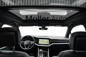 Black Volkswagen Touareg 2022 in Riga, with an engine capacity of 3.00 L and mileage of 107 thousand km for 44900 €, photo 39 on AUTOMOTO.COM.LV
