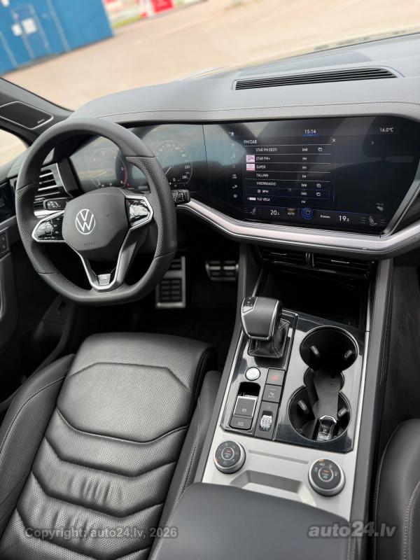 Black Volkswagen Touareg 2022 in Tallinn, with an engine capacity of 3.00 L and mileage of 112 thousand km for 48900 €, photo 3 on AUTOMOTO.COM.LV