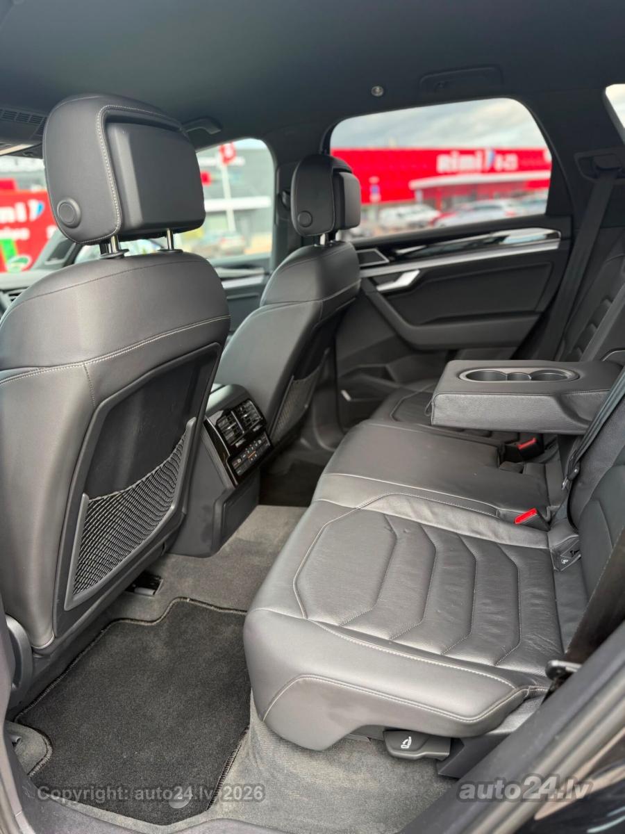 Melns Volkswagen Touareg 2022 Tallina, ar dzinēja tilpumu 3.00 L un nobraukumu 112 tūkst. km par 48900 €, foto 6 vietnē AUTOMOTO.COM.LV