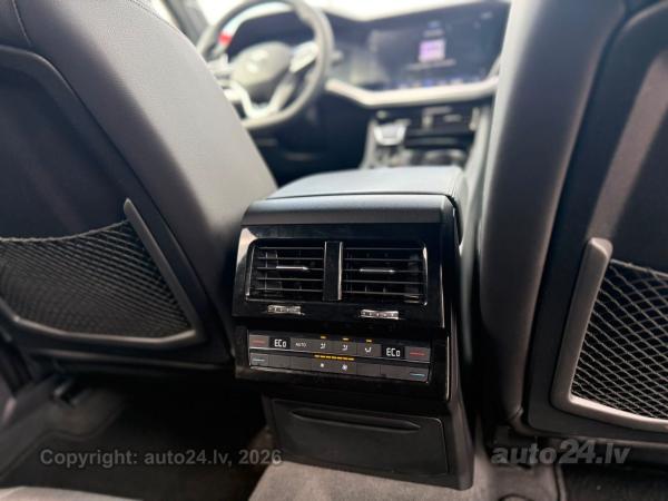Black Volkswagen Touareg 2022 in Tallinn, with an engine capacity of 3.00 L and mileage of 112 thousand km for 48900 €, photo 6 on AUTOMOTO.COM.LV