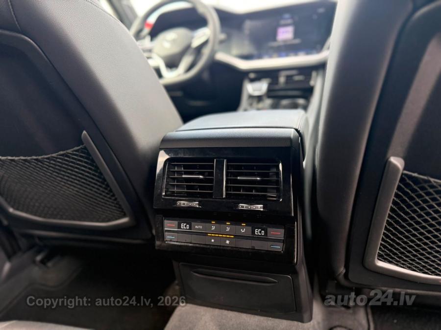 Melns Volkswagen Touareg 2022 Tallina, ar dzinēja tilpumu 3.00 L un nobraukumu 112 tūkst. km par 48900 €, foto 7 vietnē AUTOMOTO.COM.LV