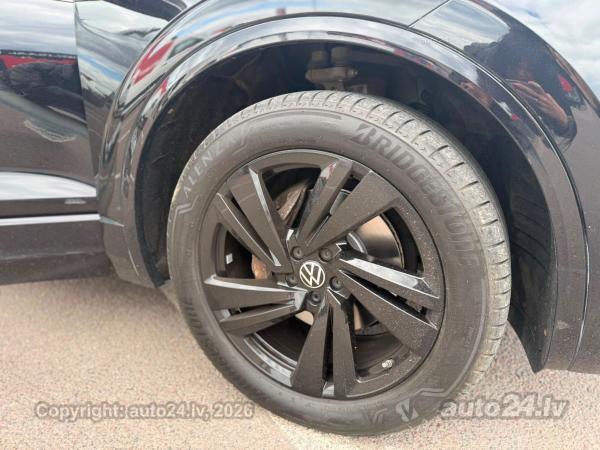 Black Volkswagen Touareg 2022 in Tallinn, with an engine capacity of 3.00 L and mileage of 112 thousand km for 48900 €, photo 8 on AUTOMOTO.COM.LV