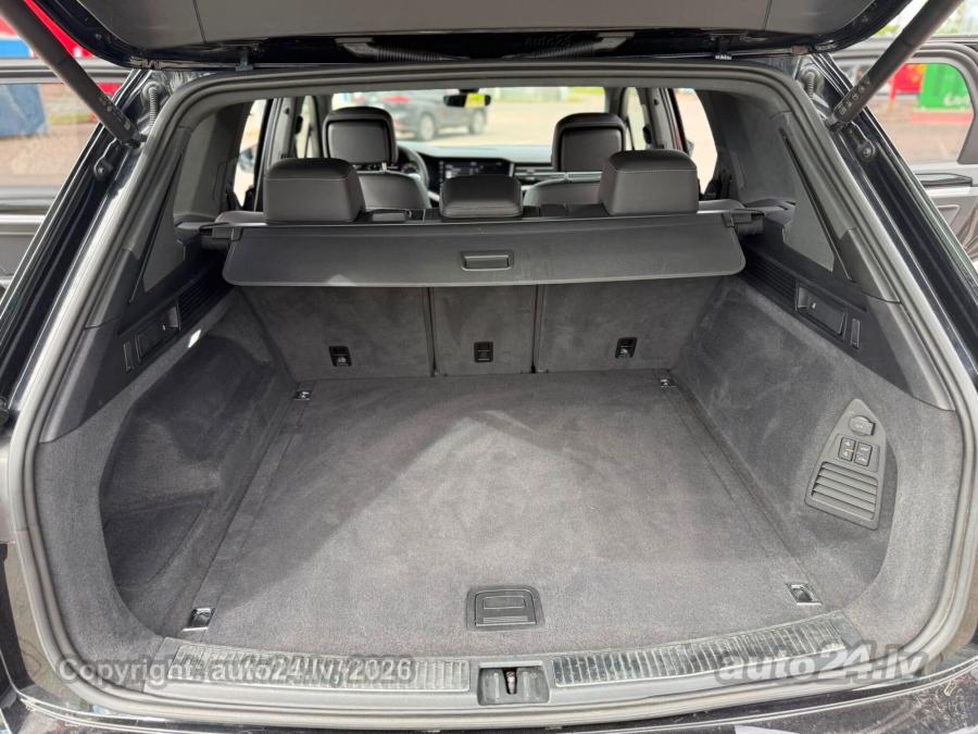 Melns Volkswagen Touareg 2022 Tallina, ar dzinēja tilpumu 3.00 L un nobraukumu 112 tūkst. km par 48900 €, foto 10 vietnē AUTOMOTO.COM.LV