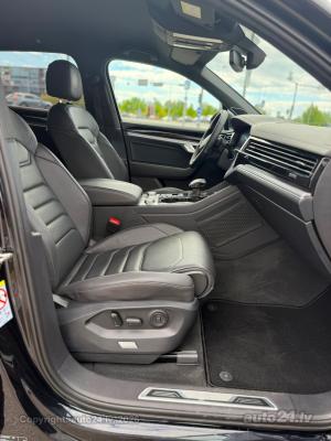 Melns Volkswagen Touareg 2022 Tallina, ar dzinēja tilpumu 3.00 L un nobraukumu 112 tūkst. km par 48900 €, foto 11 vietnē AUTOMOTO.COM.LV