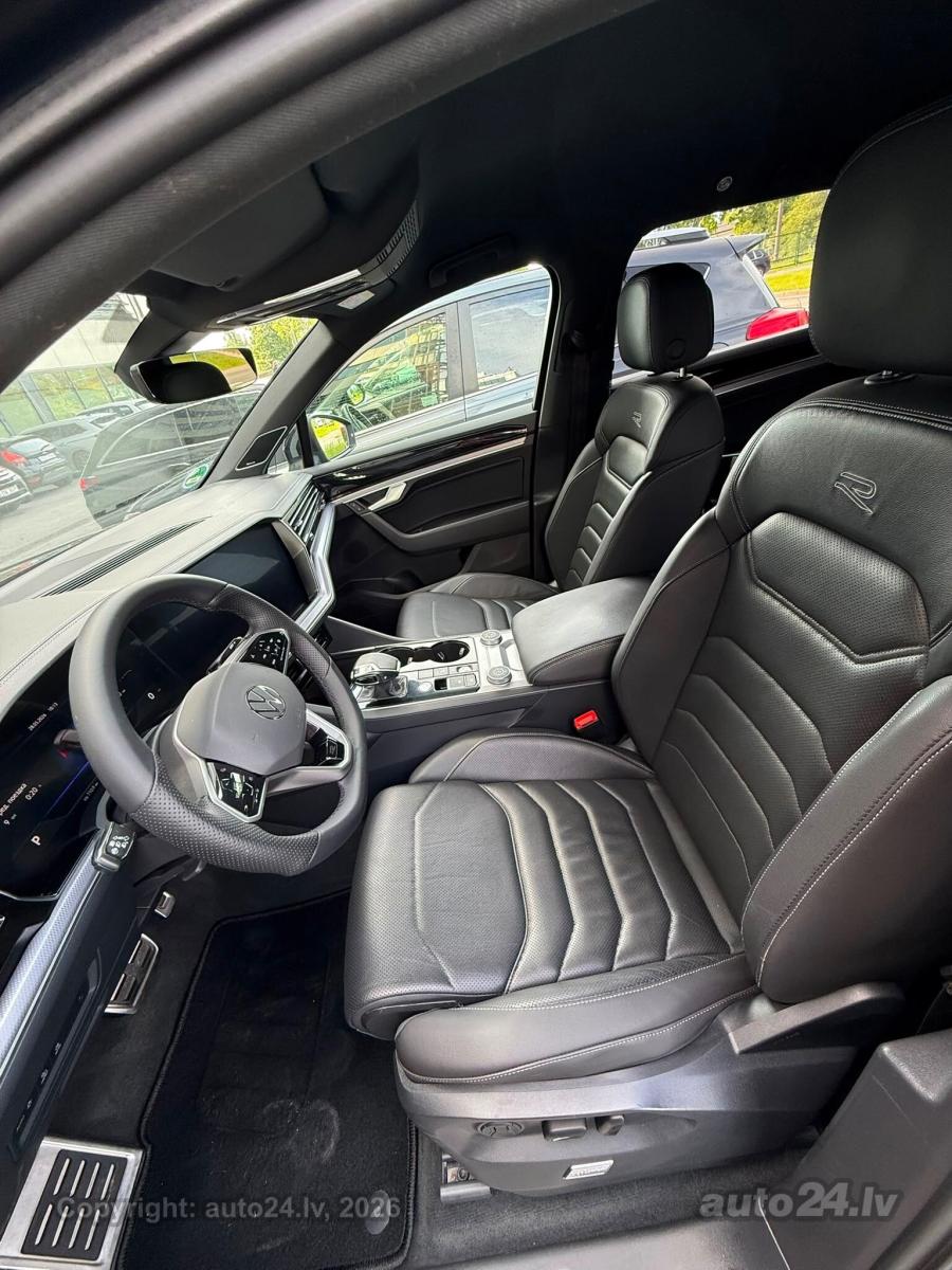 Melns Volkswagen Touareg 2022 Tallina, ar dzinēja tilpumu 3.00 L un nobraukumu 112 tūkst. km par 48900 €, foto 12 vietnē AUTOMOTO.COM.LV