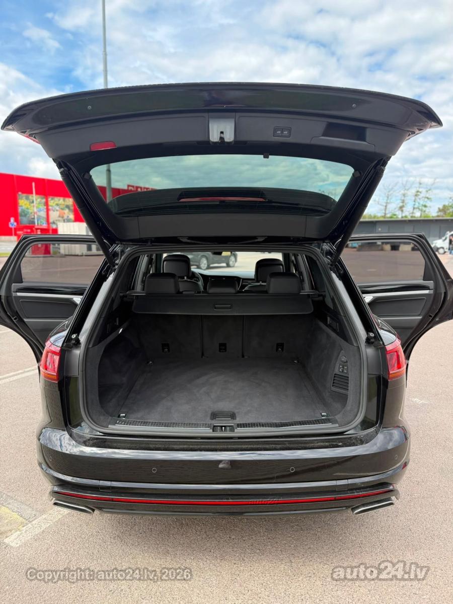 Melns Volkswagen Touareg 2022 Tallina, ar dzinēja tilpumu 3.00 L un nobraukumu 112 tūkst. km par 48900 €, foto 14 vietnē AUTOMOTO.COM.LV
