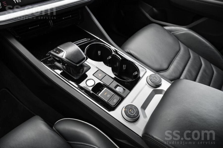 Melns Volkswagen Touareg 2022 Rīga, ar dzinēja tilpumu 3.00 L un nobraukumu 107 tūkst. km par 42450 €, foto 25 vietnē AUTOMOTO.COM.LV