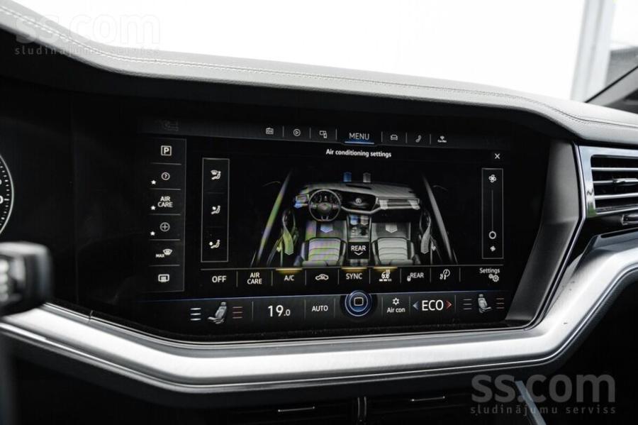Melns Volkswagen Touareg 2022 Rīga, ar dzinēja tilpumu 3.00 L un nobraukumu 107 tūkst. km par 42450 €, foto 28 vietnē AUTOMOTO.COM.LV