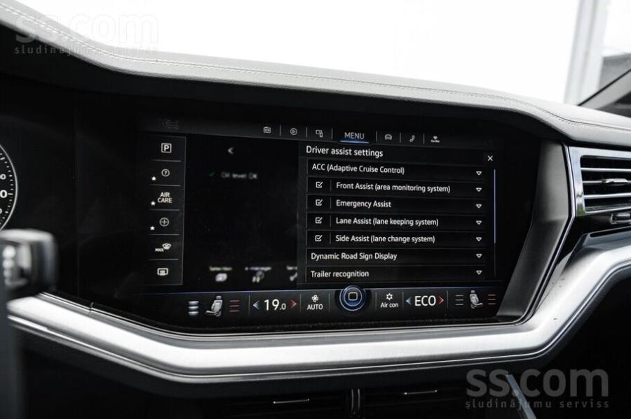Melns Volkswagen Touareg 2022 Rīga, ar dzinēja tilpumu 3.00 L un nobraukumu 107 tūkst. km par 42450 €, foto 30 vietnē AUTOMOTO.COM.LV