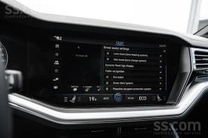 Melns Volkswagen Touareg 2022 Rīga, ar dzinēja tilpumu 3.00 L un nobraukumu 107 tūkst. km par 42450 €, foto 31 vietnē AUTOMOTO.COM.LV