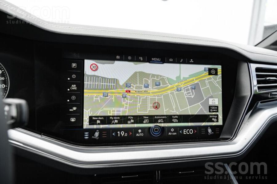 Melns Volkswagen Touareg 2022 Rīga, ar dzinēja tilpumu 3.00 L un nobraukumu 107 tūkst. km par 42450 €, foto 32 vietnē AUTOMOTO.COM.LV