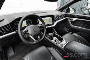 Melns Volkswagen Touareg 2022 Rīga, ar dzinēja tilpumu 3.00 L un nobraukumu 107 tūkst. km par 42450 €, foto 33 vietnē AUTOMOTO.COM.LV