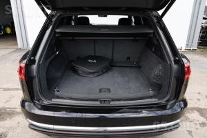 Melns Volkswagen Touareg 2022 Rīga, ar dzinēja tilpumu 3.00 L un nobraukumu 107 tūkst. km par 42450 €, foto 34 vietnē AUTOMOTO.COM.LV