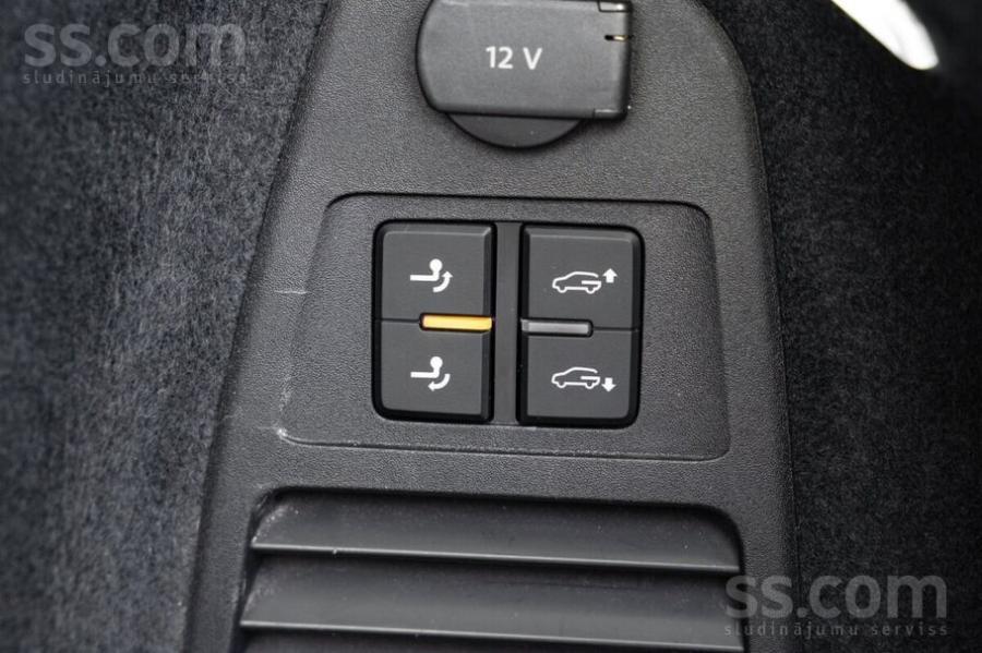 Melns Volkswagen Touareg 2022 Rīga, ar dzinēja tilpumu 3.00 L un nobraukumu 107 tūkst. km par 42450 €, foto 35 vietnē AUTOMOTO.COM.LV