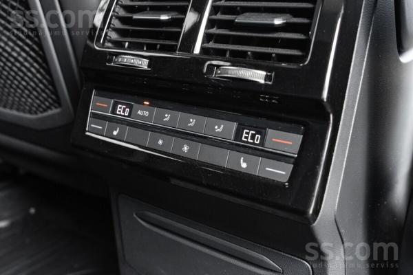 Black Volkswagen Touareg 2022 in Riga, with an engine capacity of 3.00 L and mileage of 67 thousand km for 44150 €, photo 10 on AUTOMOTO.COM.LV