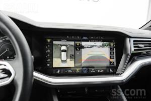 Melns Volkswagen Touareg 2022 Rīga, ar dzinēja tilpumu 3.00 L un nobraukumu 67 tūkst. km par 44150 €, foto 24 vietnē AUTOMOTO.COM.LV