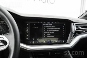 Melns Volkswagen Touareg 2022 Rīga, ar dzinēja tilpumu 3.00 L un nobraukumu 67 tūkst. km par 44150 €, foto 28 vietnē AUTOMOTO.COM.LV