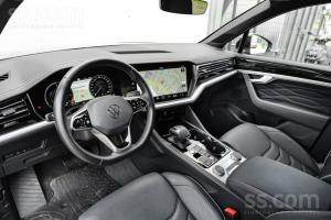 Melns Volkswagen Touareg 2022 Rīga, ar dzinēja tilpumu 3.00 L un nobraukumu 67 tūkst. km par 44150 €, foto 30 vietnē AUTOMOTO.COM.LV