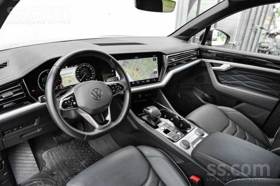 Melns Volkswagen Touareg 2022 Rīga, ar dzinēja tilpumu 3.00 L un nobraukumu 67 tūkst. km par 44150 €, foto 30 vietnē AUTOMOTO.COM.LV