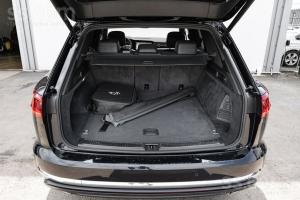 Melns Volkswagen Touareg 2022 Rīga, ar dzinēja tilpumu 3.00 L un nobraukumu 67 tūkst. km par 44150 €, foto 31 vietnē AUTOMOTO.COM.LV