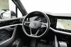 Melns Volkswagen Touareg 2022 Rīga, ar dzinēja tilpumu 3.00 L un nobraukumu 67 tūkst. km par 44150 €, foto 34 vietnē AUTOMOTO.COM.LV
