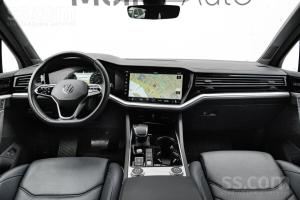 Melns Volkswagen Touareg 2022 Rīga, ar dzinēja tilpumu 3.00 L un nobraukumu 67 tūkst. km par 44150 €, foto 35 vietnē AUTOMOTO.COM.LV