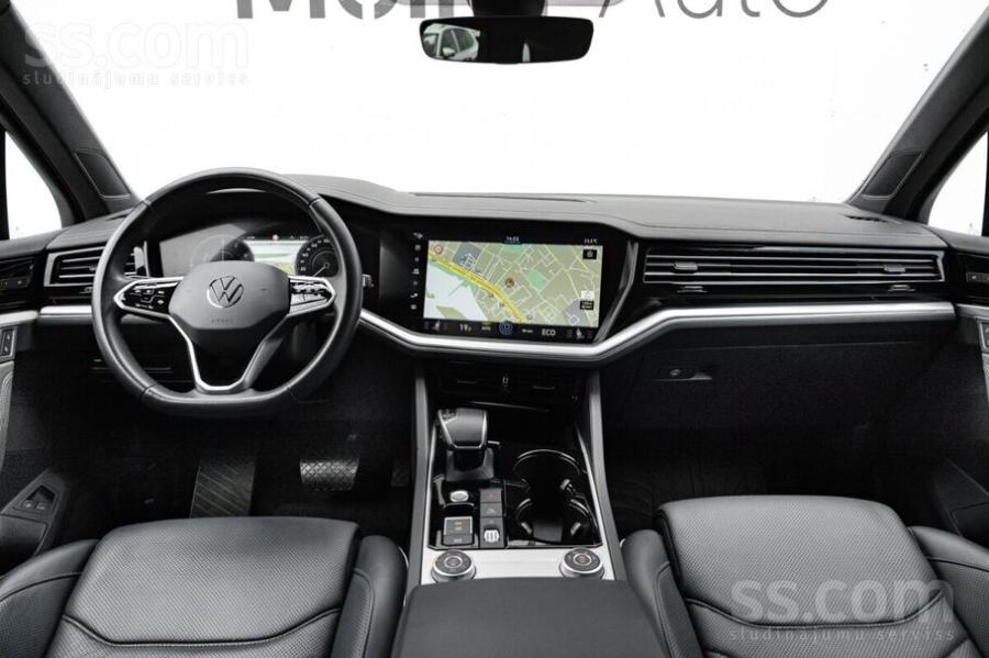 Melns Volkswagen Touareg 2022 Rīga, ar dzinēja tilpumu 3.00 L un nobraukumu 67 tūkst. km par 44150 €, foto 35 vietnē AUTOMOTO.COM.LV