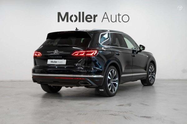 Melns Volkswagen Touareg 2022 Viļņa, ar dzinēja tilpumu 3.00 L un nobraukumu 108 tūkst. km par 43900 €, foto 3 vietnē AUTOMOTO.COM.LV