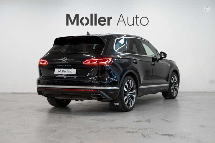 Melns Volkswagen Touareg 2022 Viļņa, ar dzinēja tilpumu 3.00 L un nobraukumu 108 tūkst. km par 43900 €, foto 4 vietnē AUTOMOTO.COM.LV