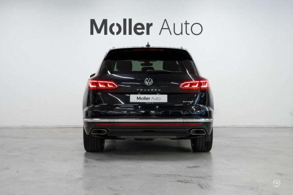 Melns Volkswagen Touareg 2022 Viļņa, ar dzinēja tilpumu 3.00 L un nobraukumu 108 tūkst. km par 43900 €, foto 6 vietnē AUTOMOTO.COM.LV