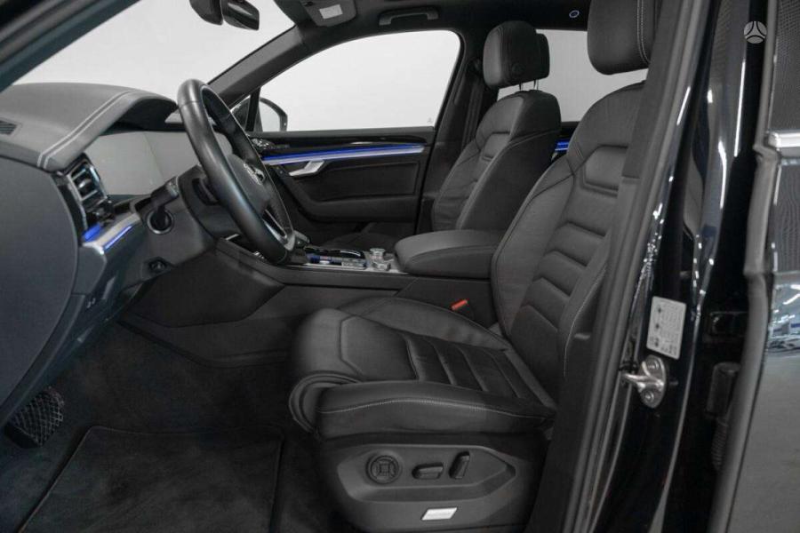Melns Volkswagen Touareg 2022 Viļņa, ar dzinēja tilpumu 3.00 L un nobraukumu 108 tūkst. km par 43900 €, foto 8 vietnē AUTOMOTO.COM.LV