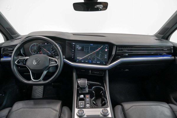 Melns Volkswagen Touareg 2022 Viļņa, ar dzinēja tilpumu 3.00 L un nobraukumu 108 tūkst. km par 43900 €, foto 8 vietnē AUTOMOTO.COM.LV