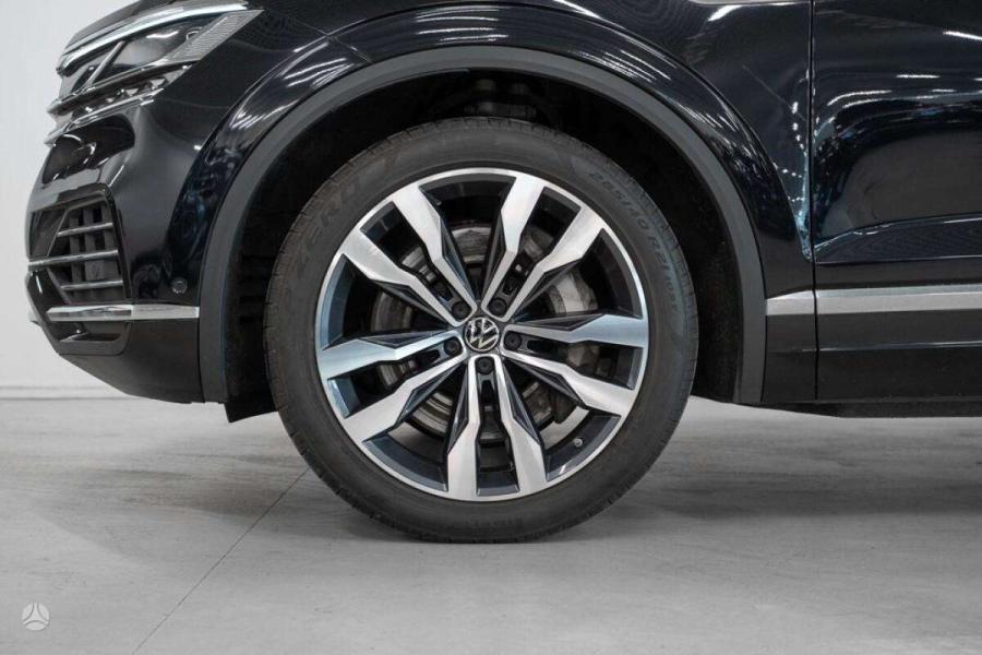 Melns Volkswagen Touareg 2022 Viļņa, ar dzinēja tilpumu 3.00 L un nobraukumu 108 tūkst. km par 43900 €, foto 32 vietnē AUTOMOTO.COM.LV