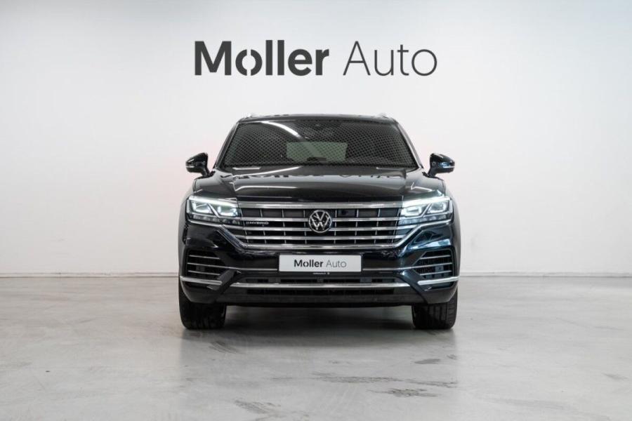 Black Volkswagen Touareg 2022 in Vilnius, with an engine capacity of 3.00 L and mileage of 108 thousand km for 43900 €, photo 10 on AUTOMOTO.COM.LV