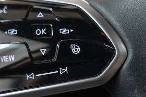 Black Volkswagen Touareg 2022 in Vilnius, with an engine capacity of 3.00 L and mileage of 108 thousand km for 43900 €, photo 15 on AUTOMOTO.COM.LV