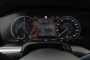 Black Volkswagen Touareg 2022 in Vilnius, with an engine capacity of 3.00 L and mileage of 108 thousand km for 43900 €, photo 16 on AUTOMOTO.COM.LV